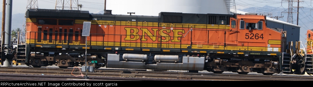 BNSF 5264